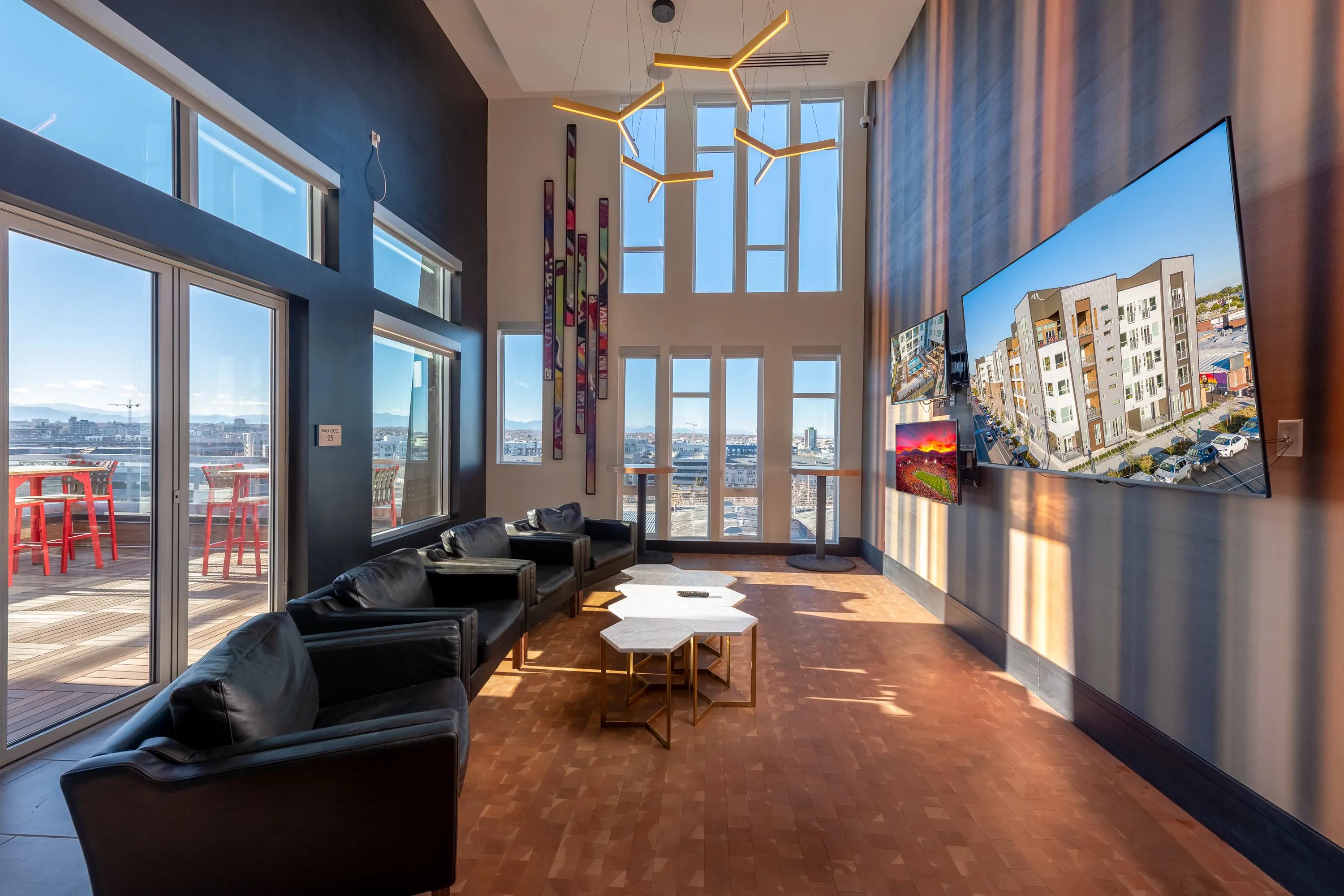 Key Amenities | Rooftop Deck & Pool | Modera River North
