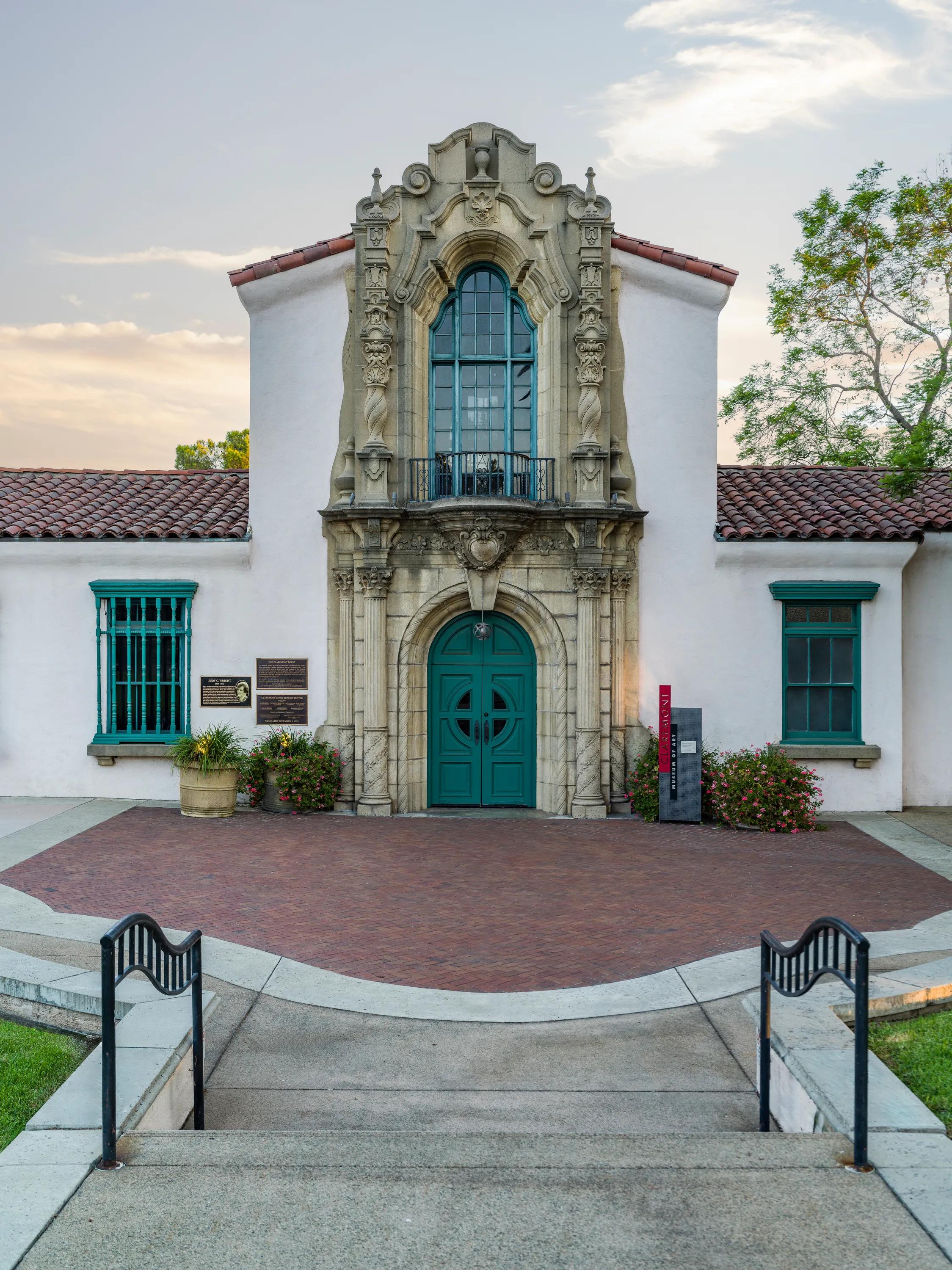 View the Photo Gallery: Upscale Apartments in Pomona, CA