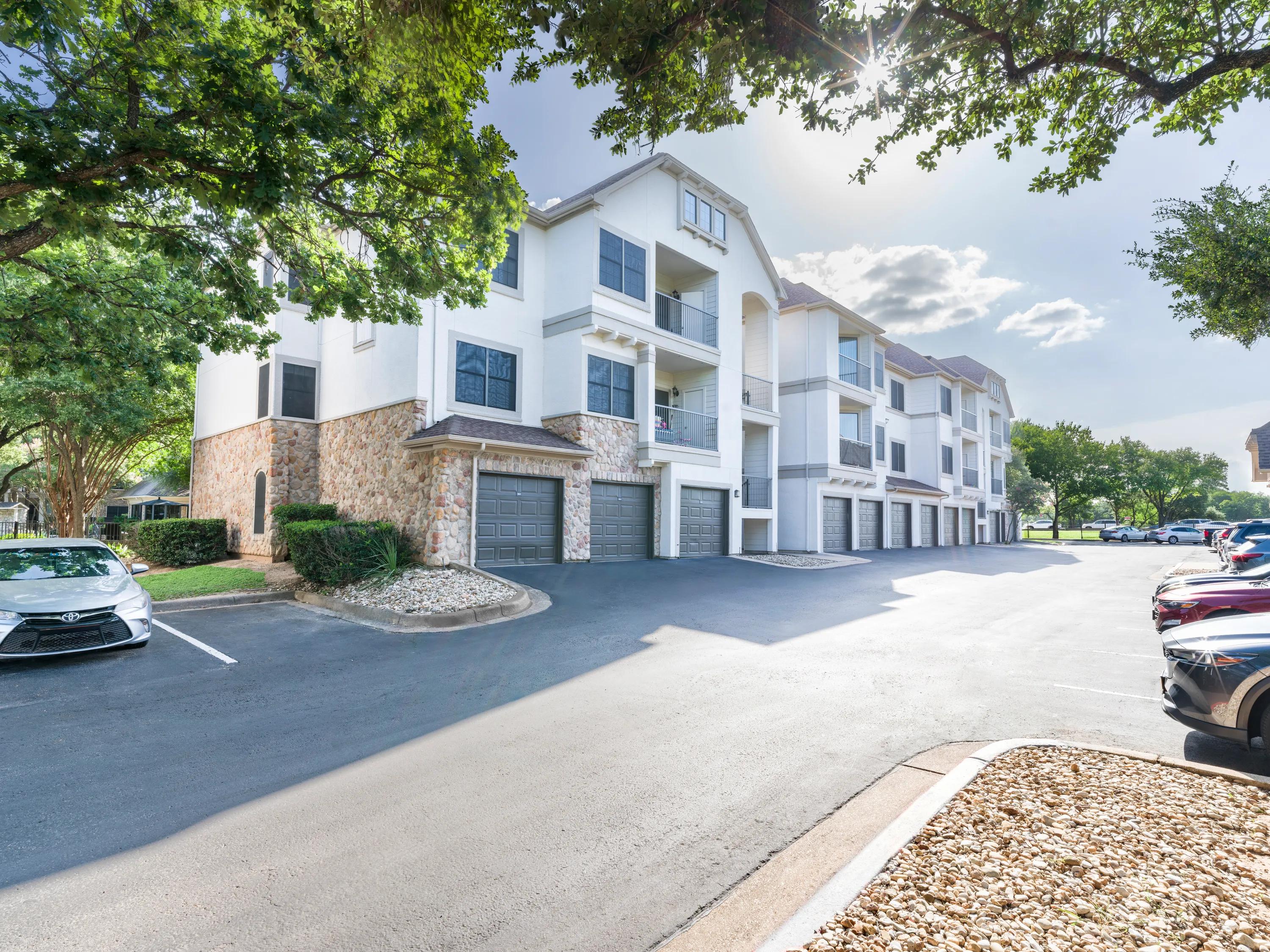 Gallery: Alister Sunset Valley Southwest Austin Apartments