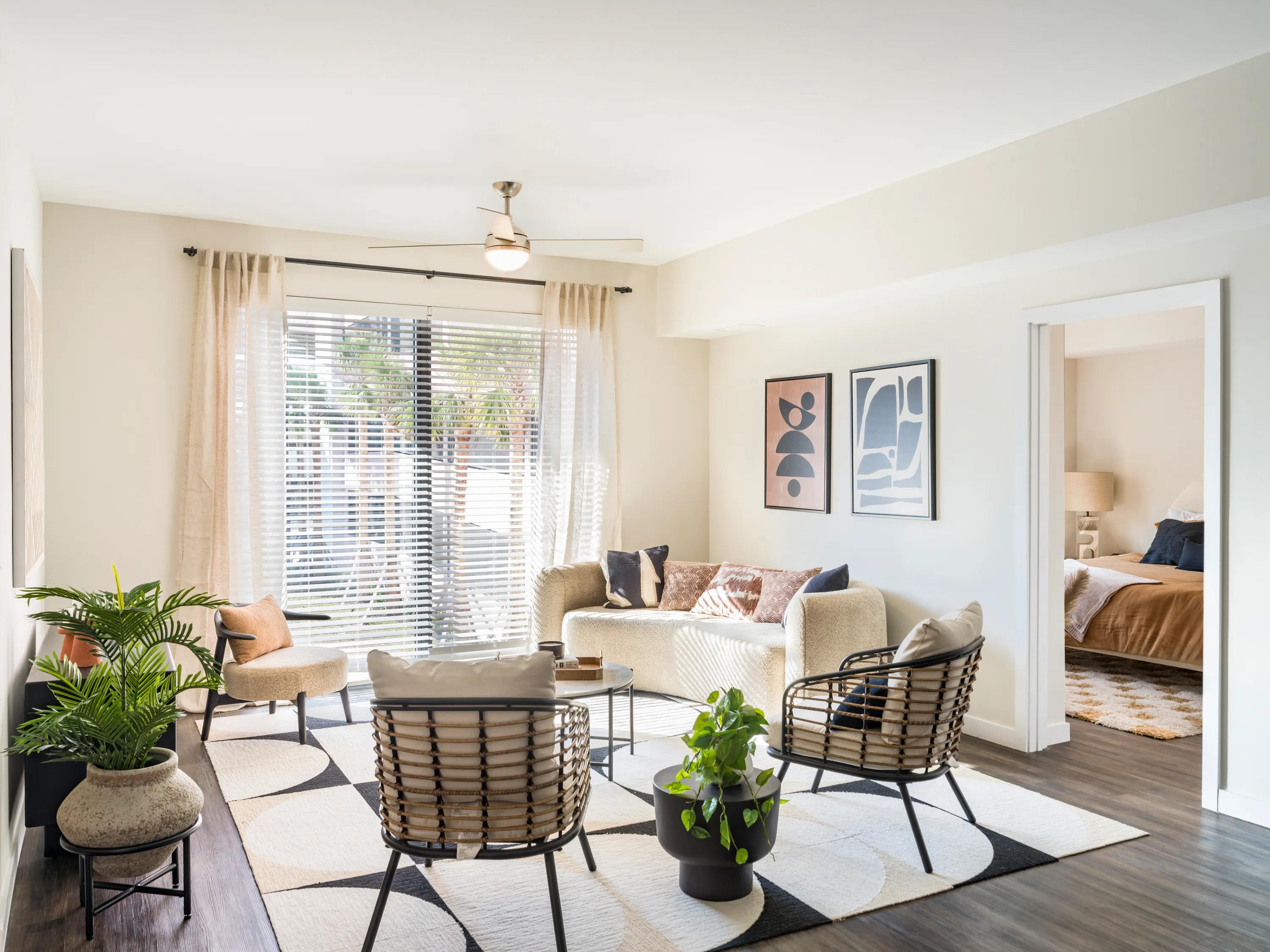 Scroll Photos of Modera South St. Petersburg Apartments