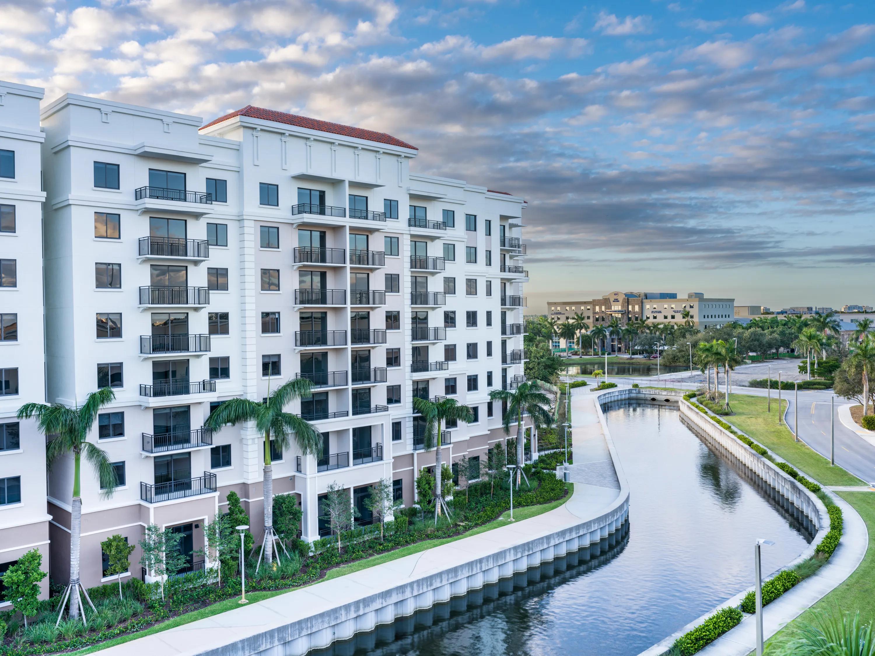 View Photos of Modera Academical Village: Davie Apartments